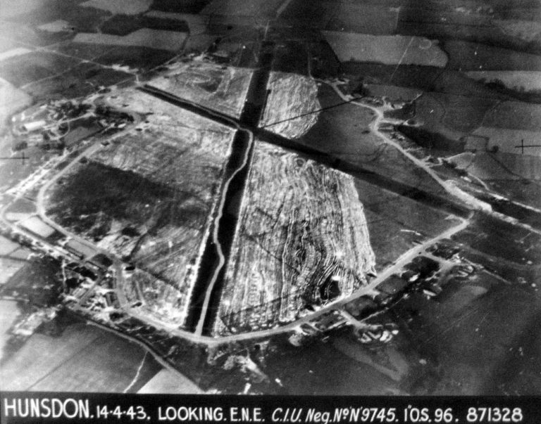 WONZ 298 – Wings Over Britain: RAF Hunsdon « The Wings Over New Zealand ...