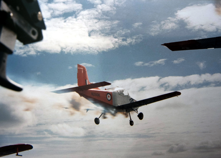 The Red Checkers Aerobatic Display team of the Royal New Zealand Air ...
