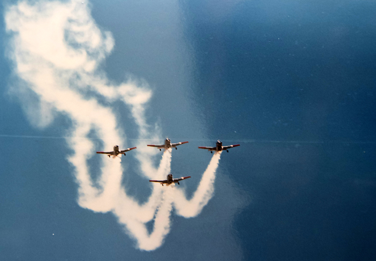 The Red Checkers Aerobatic Display team of the Royal New Zealand Air ...